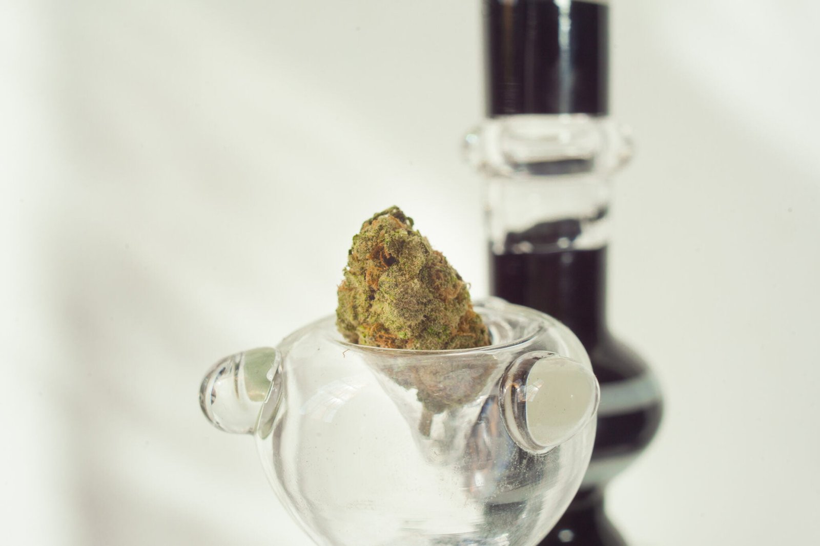 Understanding Delta 8 THC and its Potential Dangers | Smokeopedia
